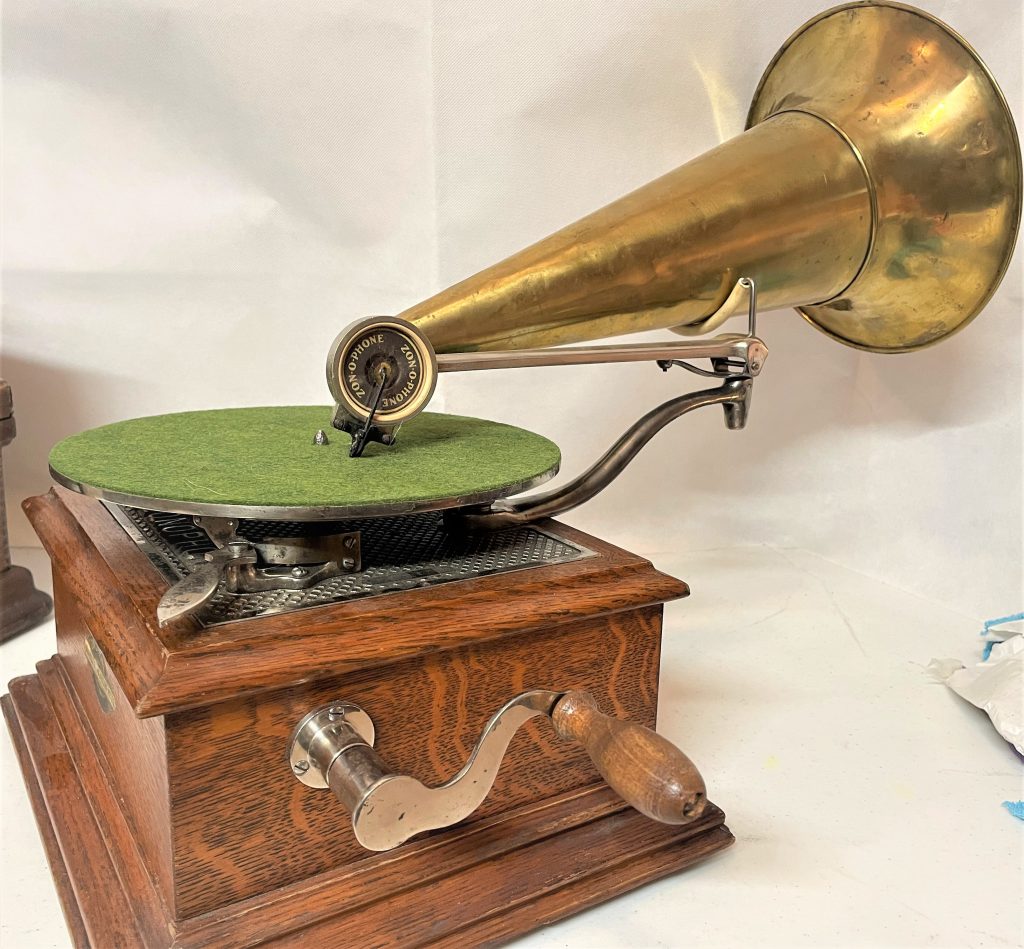 Front mount Zonophone Phonograph – 4-4 Time