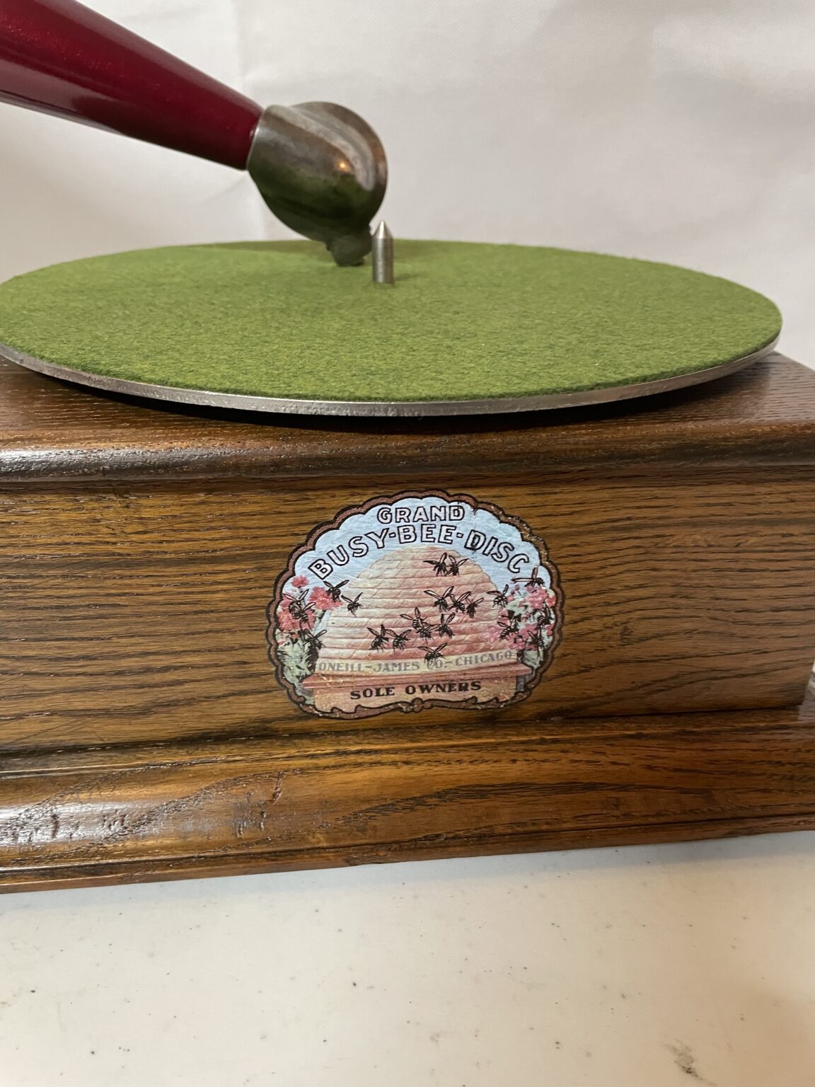 Busy Bee Disc Phonograph – 4-4 Time