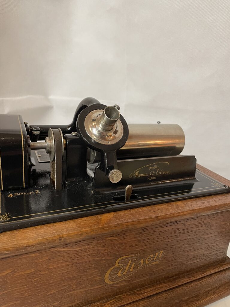Edison Model D Standard Phonograph – 4-4 Time
