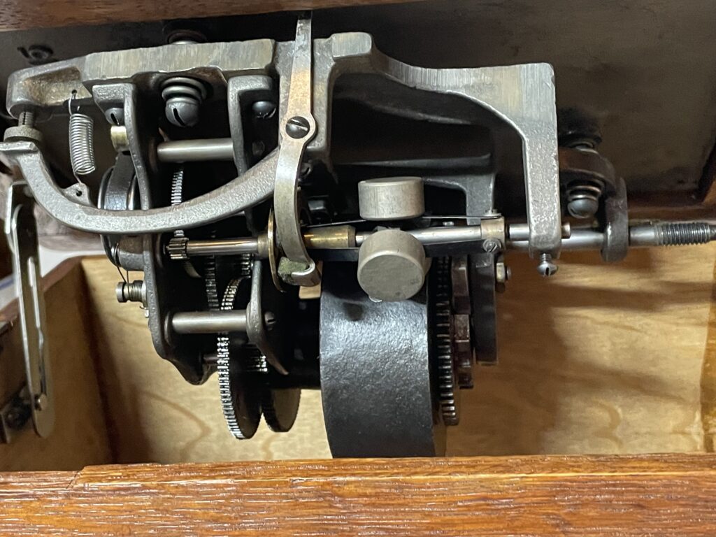 Edison Model D Standard Phonograph – 4-4 Time