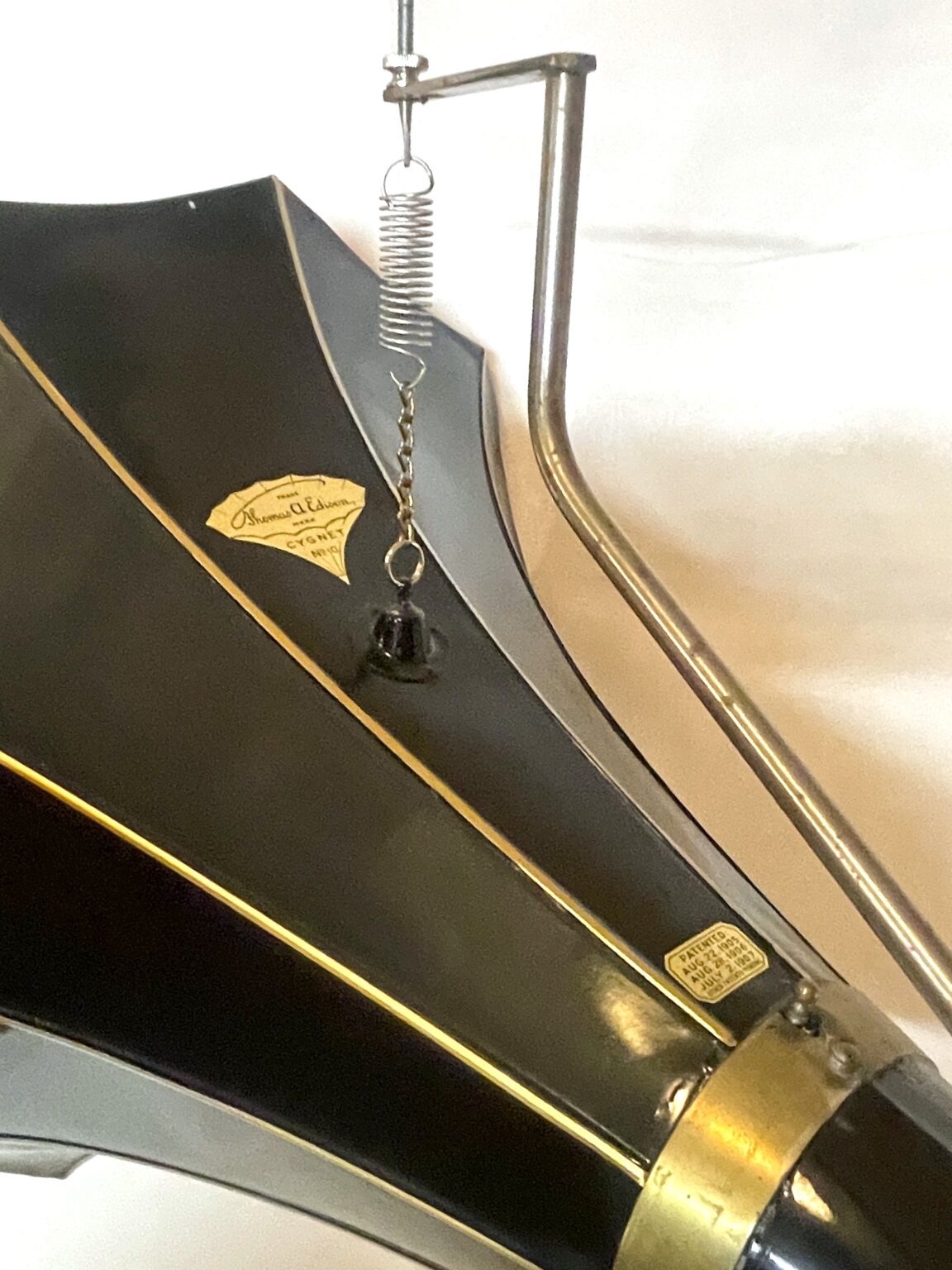 Edison Fireside Model “A” with Beautiful Cygnet Horn – 4-4 Time