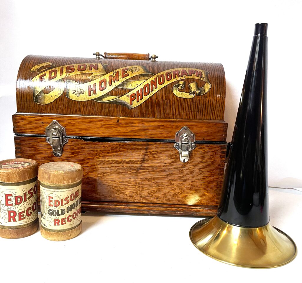 Early Edison Home Suitcase Phonograph – 4-4 Time