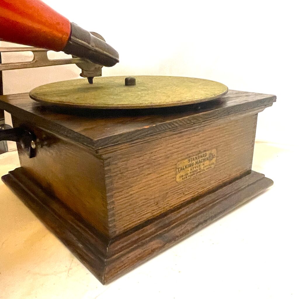 Standard X phonograph with Beautiful Horn – 4-4 Time