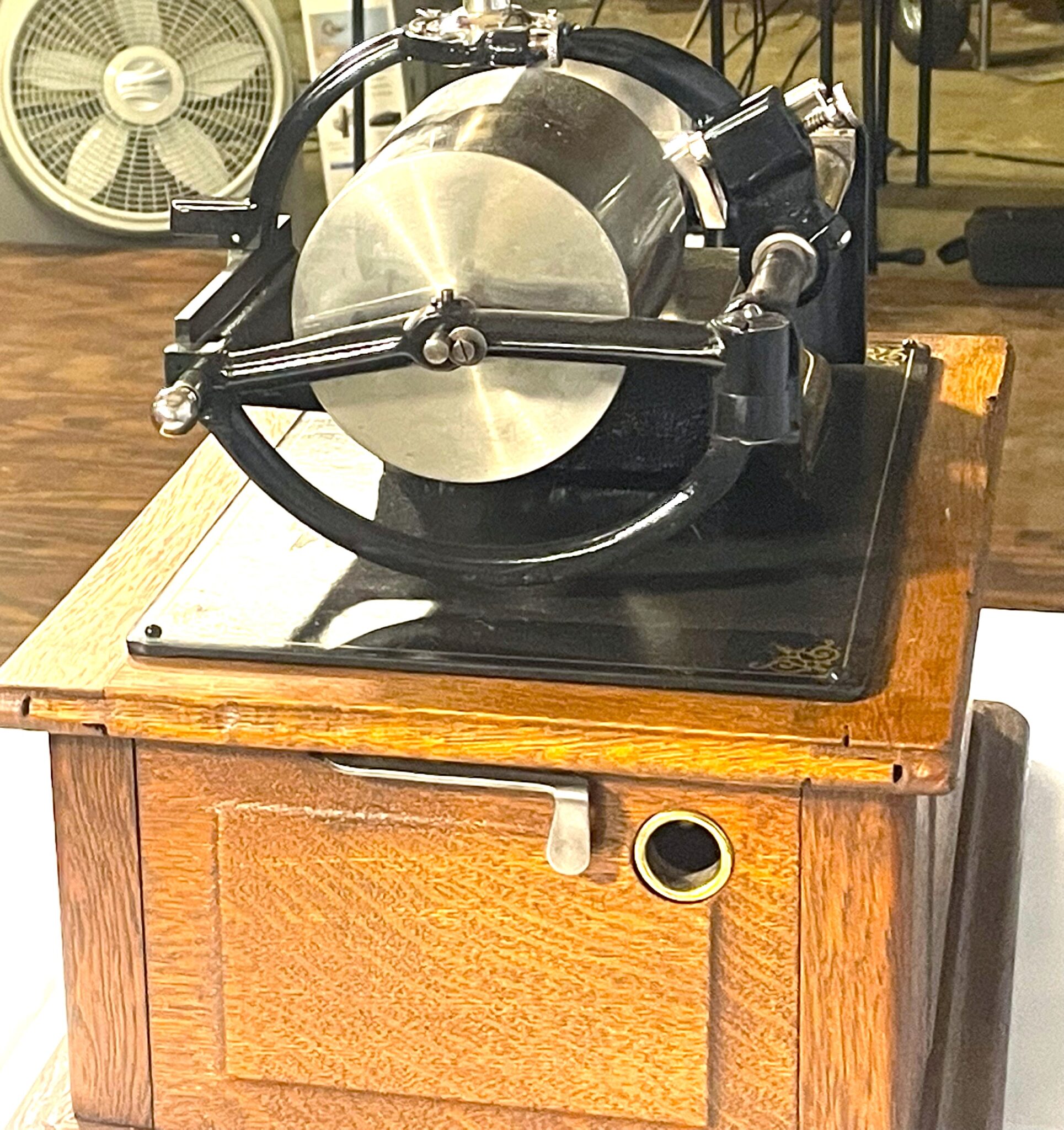 RARE… early model Edison Concert Phonograph – 4-4 Time