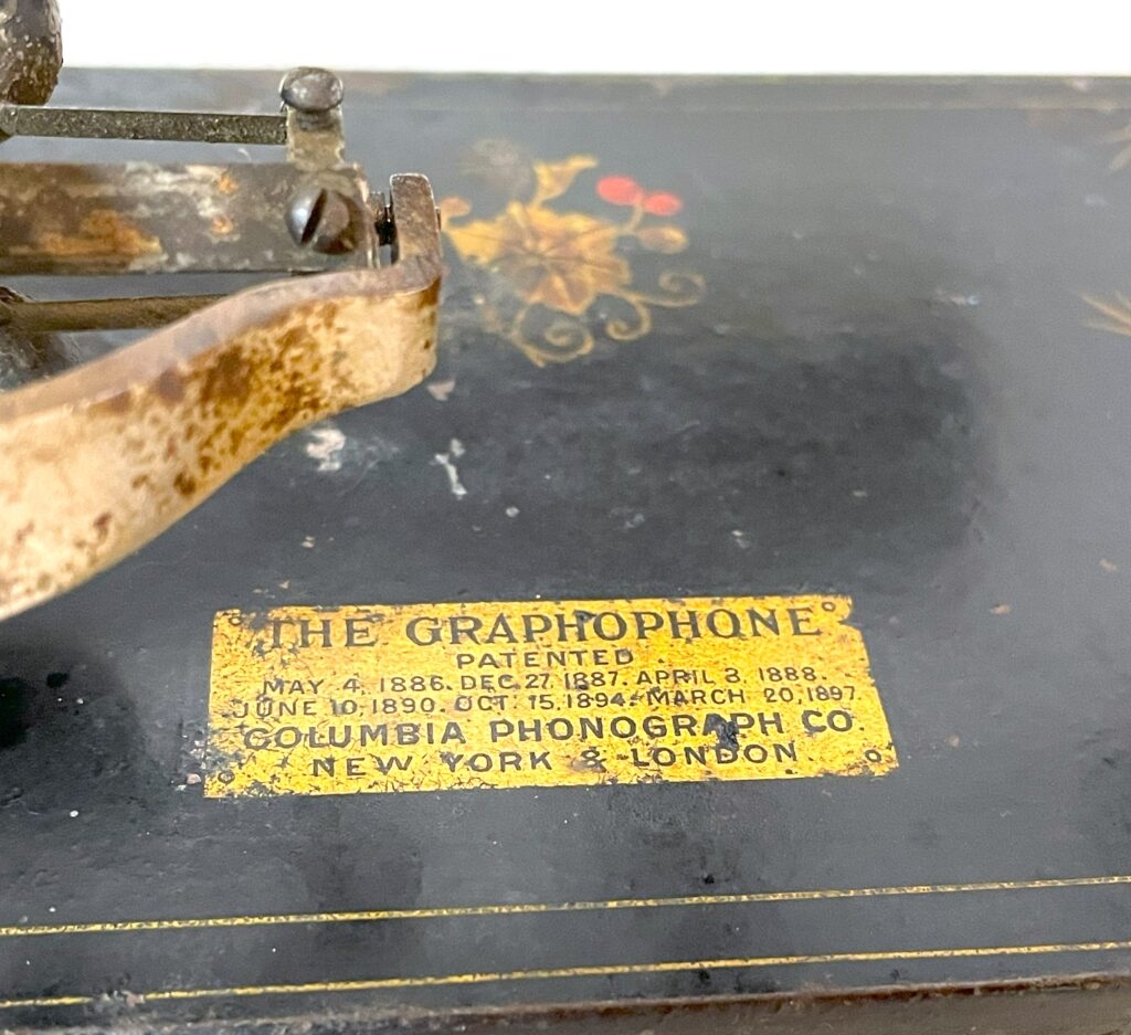 Columbia model “Q” Phonograph – 4-4 Time