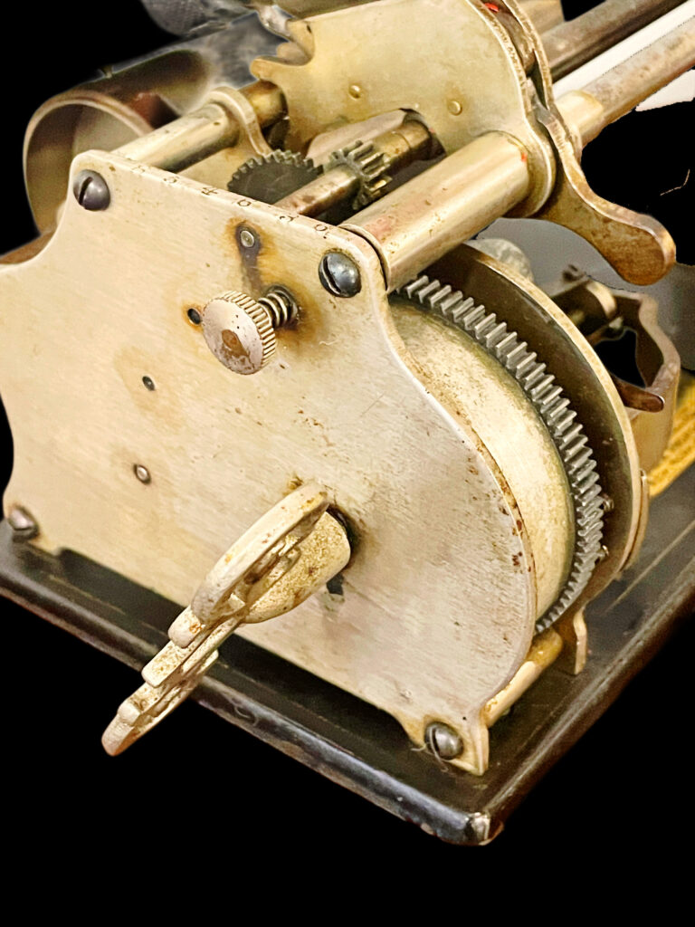 Columbia model “Q” Phonograph – 4-4 Time