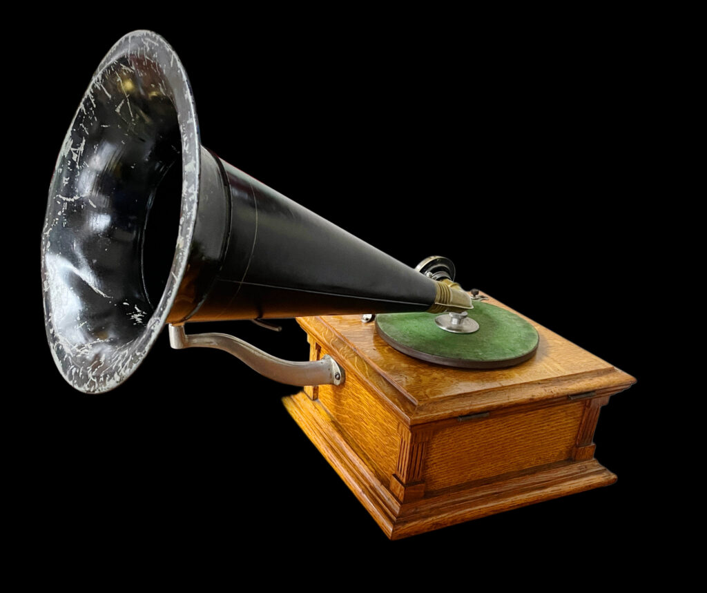 Berliner Gram-O-Phone type “B” (Ideal) Disc Phonograph – 4-4 Time