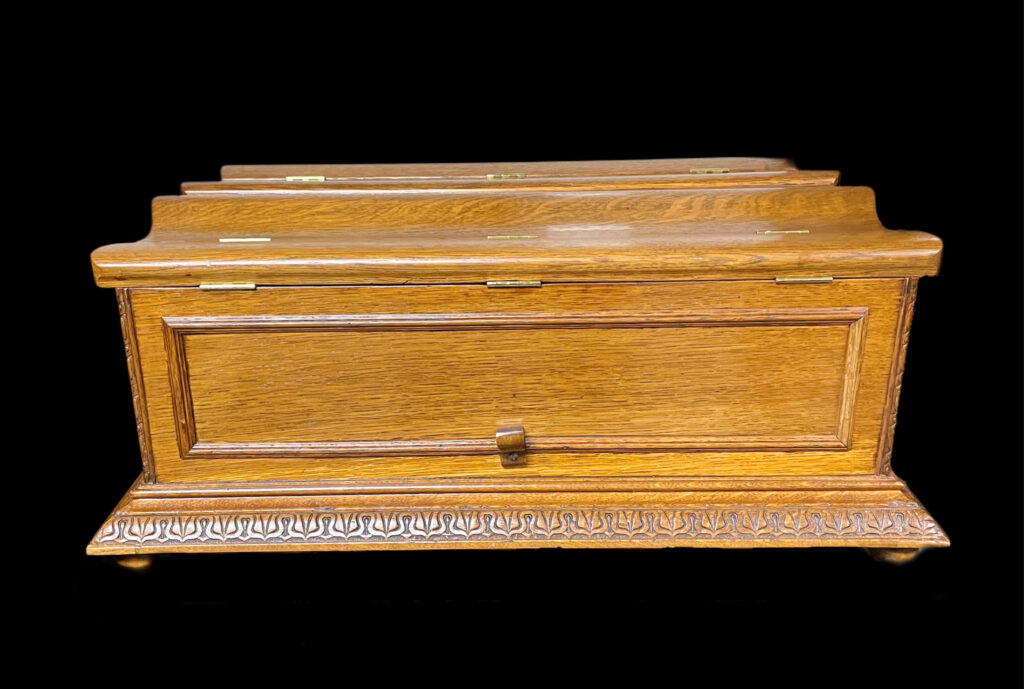 Regina Style 26 Oak “Coffin Top” Music Box – 4-4 Time