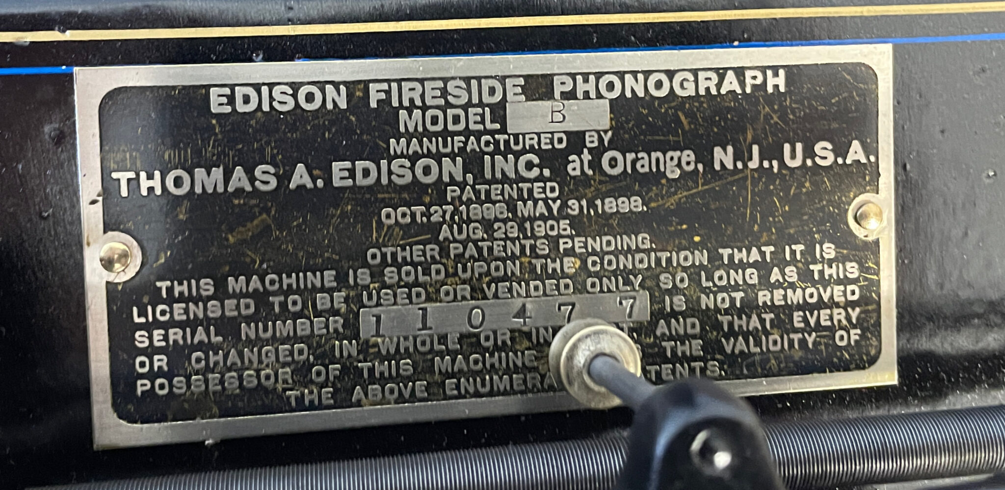Edison Fireside Model “B” with Beautiful Cygnet Horn – 4-4 Time